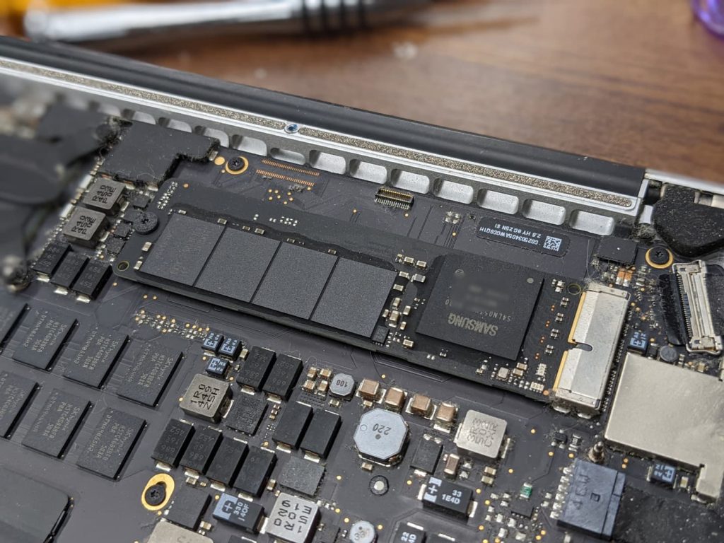 [3C]Macbook Pro 如何更換SSD硬碟? Macbook Pro 2015更換SSD-美光 Micron Crucial P2 ...